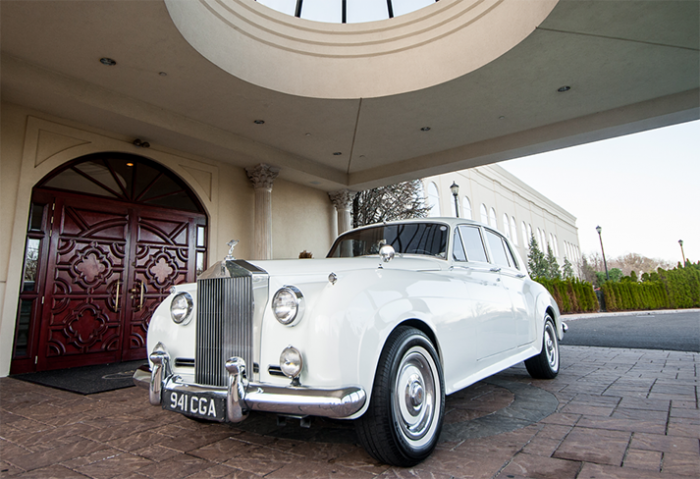 Antiques Limousines – First Class Luxury Limos