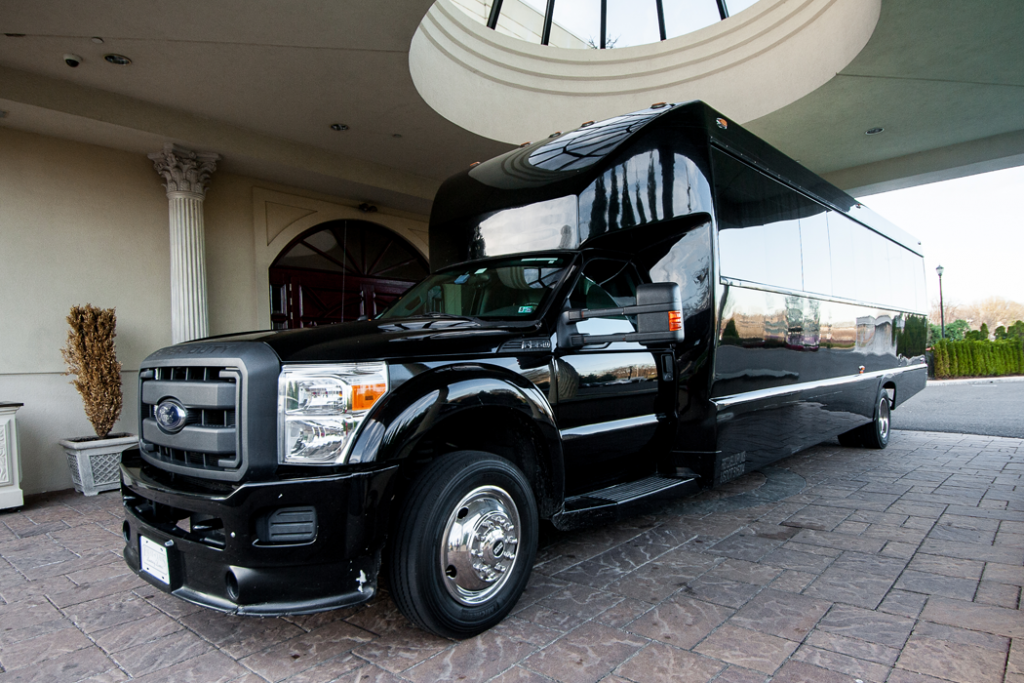 Limo Bus 25 Passenger – First Class Luxury Limos