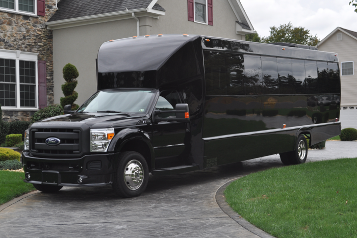 Limo Bus 25 Passenger – First Class Luxury Limos
